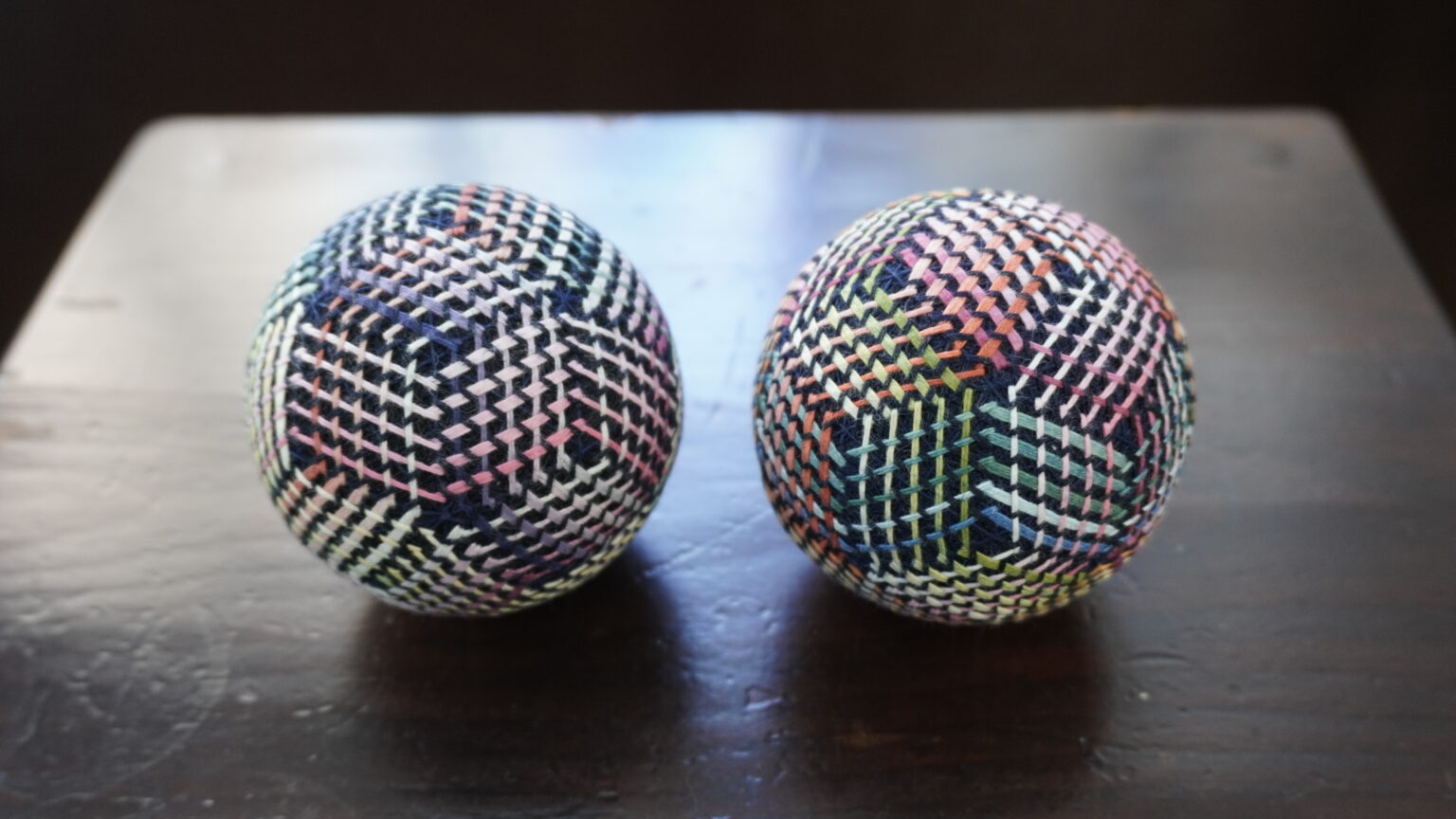 Exhibition | 讃岐かがり手まり | SANUKI KAGARI TEMARI